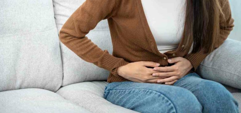 15 Penyebab Sakit Perut sebelah Kanan Bawah | Rey