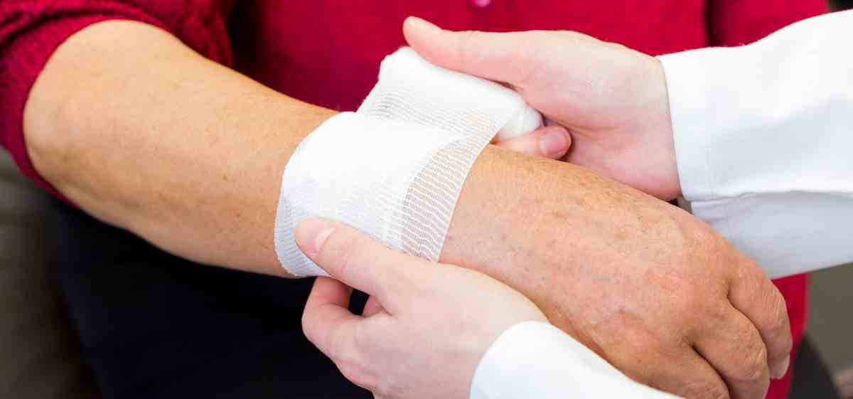 Wajib Dimiliki! Ini Dia 11 Alat Kesehatan yang Harus Ada di Rumah ...