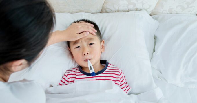 Cara Mengatasi Demam pada Anak, Kapan Harus ke Dokter? | Blog Rey