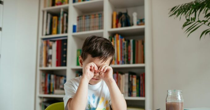 8 Cara Mengatasi Mata Lelah, Kenali Gejala dan Penyebabnya! | Blog Rey