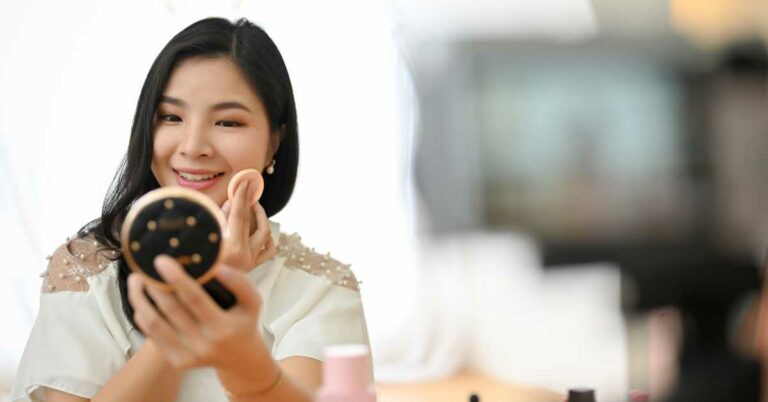 12 Merek Bedak untuk Kulit Berminyak yang Tahan Lama 24 Jam | Blog Rey