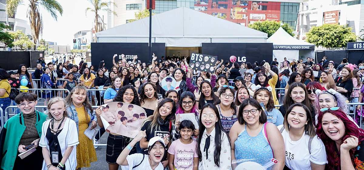 Apa Itu Fandom? Arti dan Daftar Fandom Kpop Terbesar di Dunia! | Blog Rey