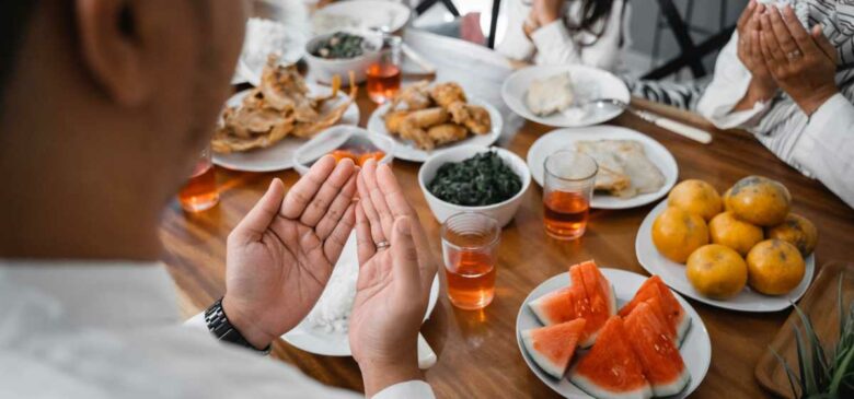 Ampuh! 5 Cara Mengatasi Perut Perih saat Puasa | Blog Rey